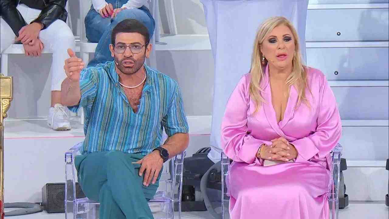 “Tina e Gianni muti”, sgradevoli favoritismi a Uomini e Donne ...