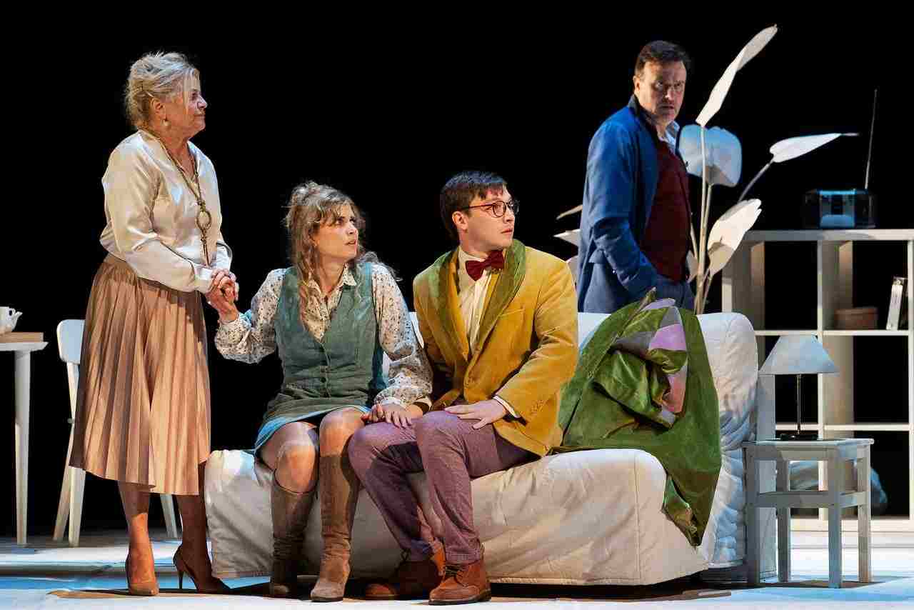 I parenti terribili al Teatro Bellini, la famiglia disfunzionale di ...